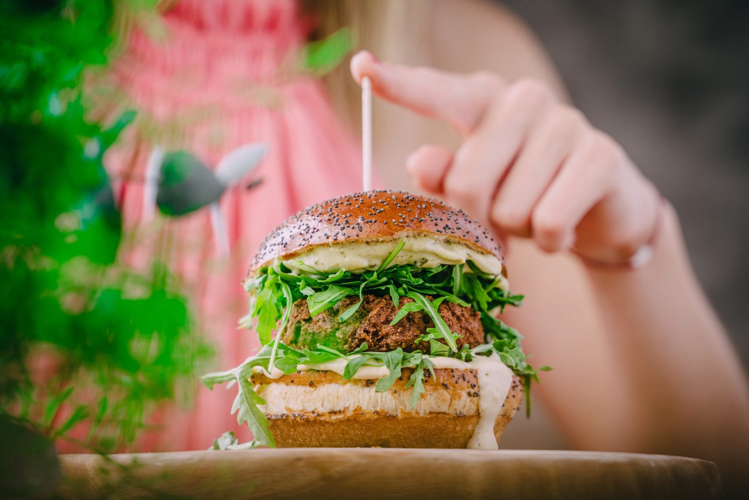 Submarine Burger își deschide primele trei restaurante în România ...